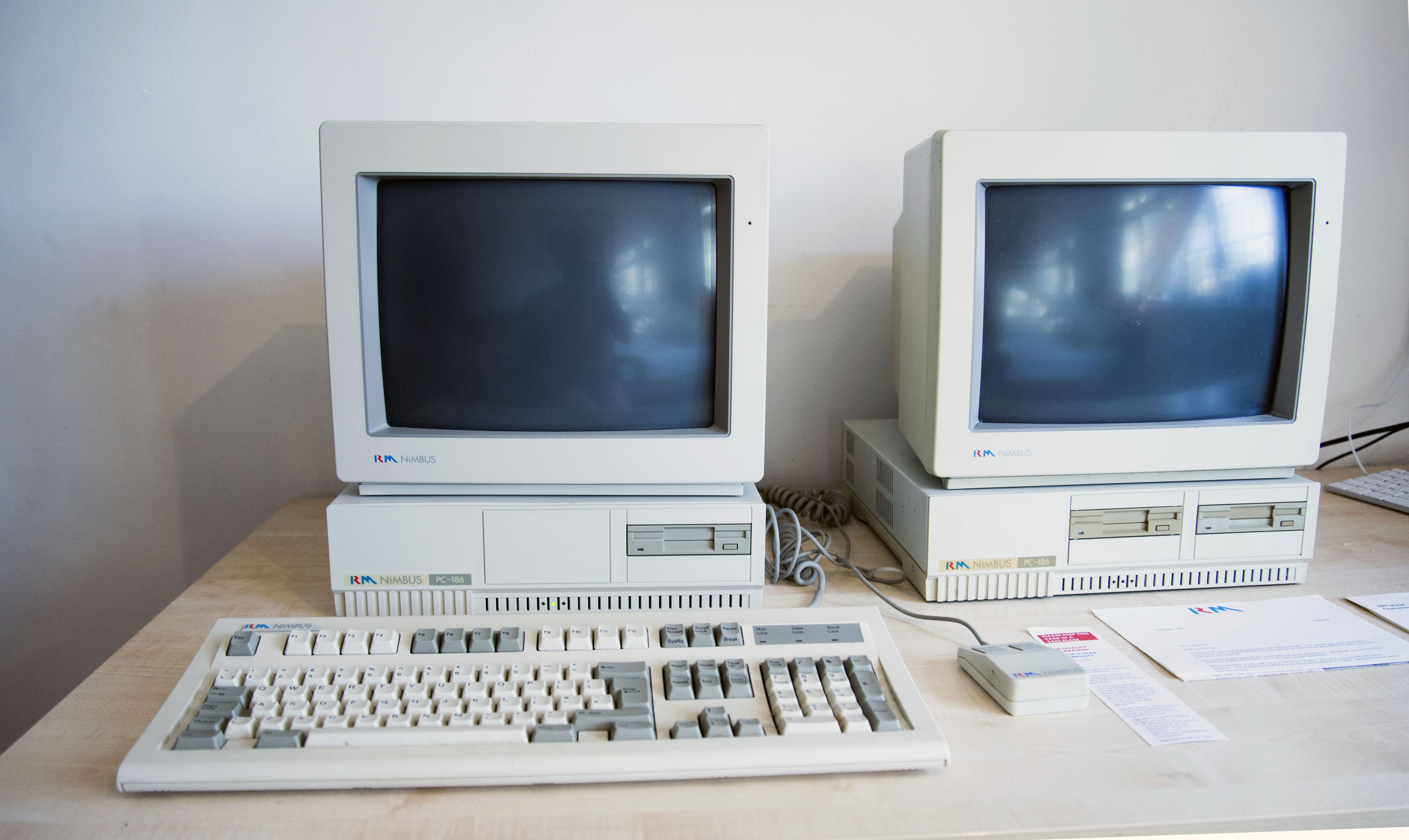 RM Nimbus - RM1404 Monitor